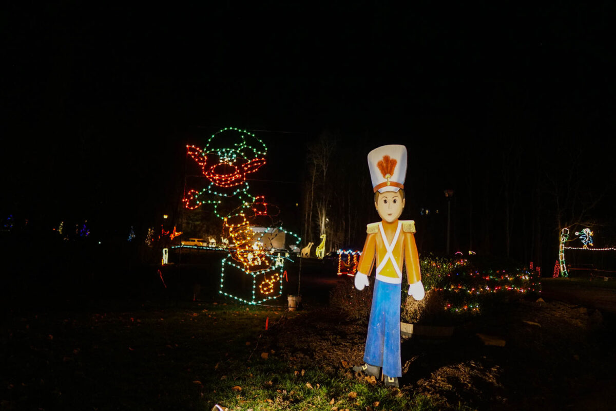 A One-Mile Drive Through the Clinton Christmas Light-Up
