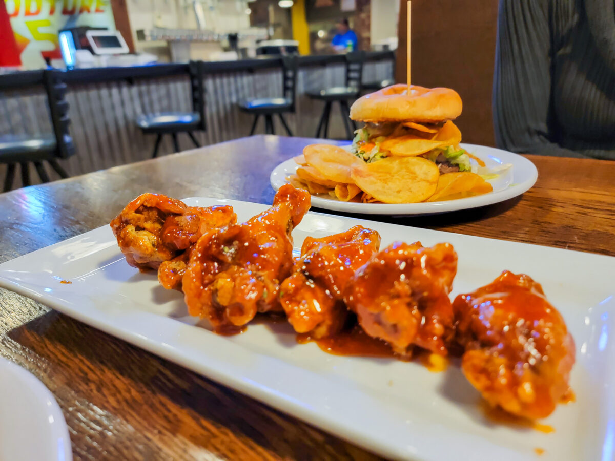 The Foodture Review - Extreme Burgers and Wings