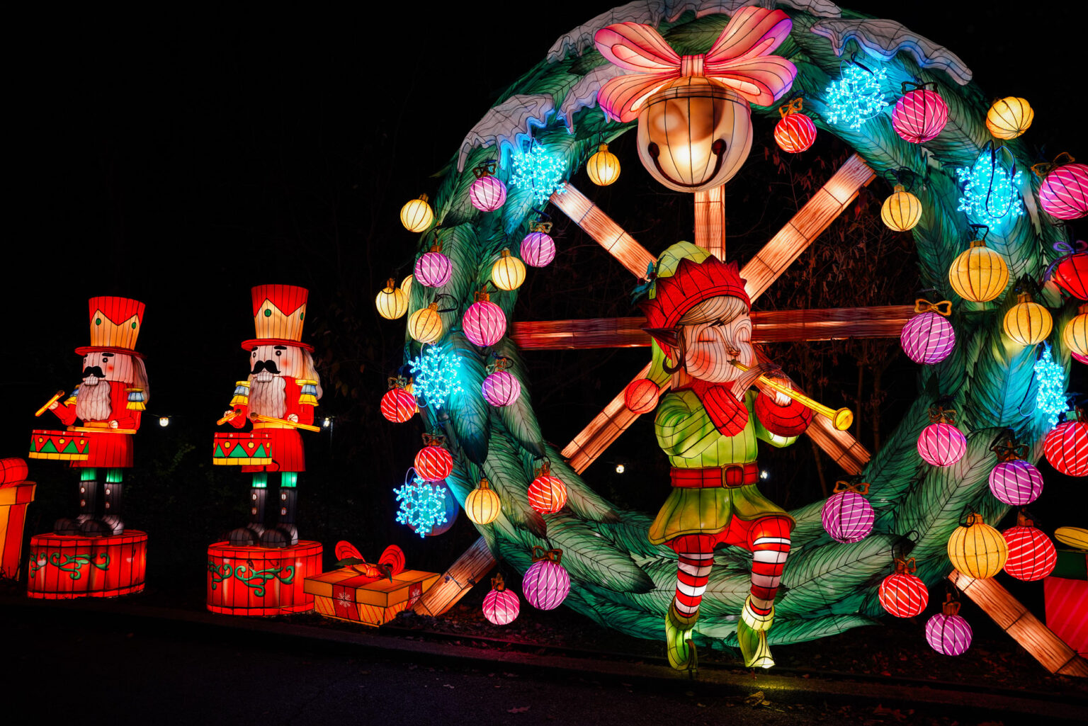 Wild Illuminations Brings Holiday Lanterns to the Zoo